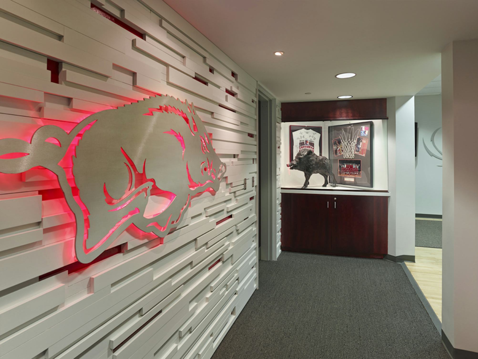 Razorback Basketball Locker Rooms — Modus Studio