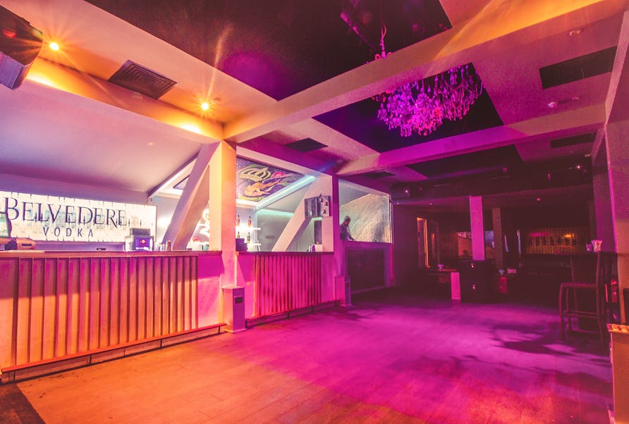 Clique Lounge Bar — a-designstudio