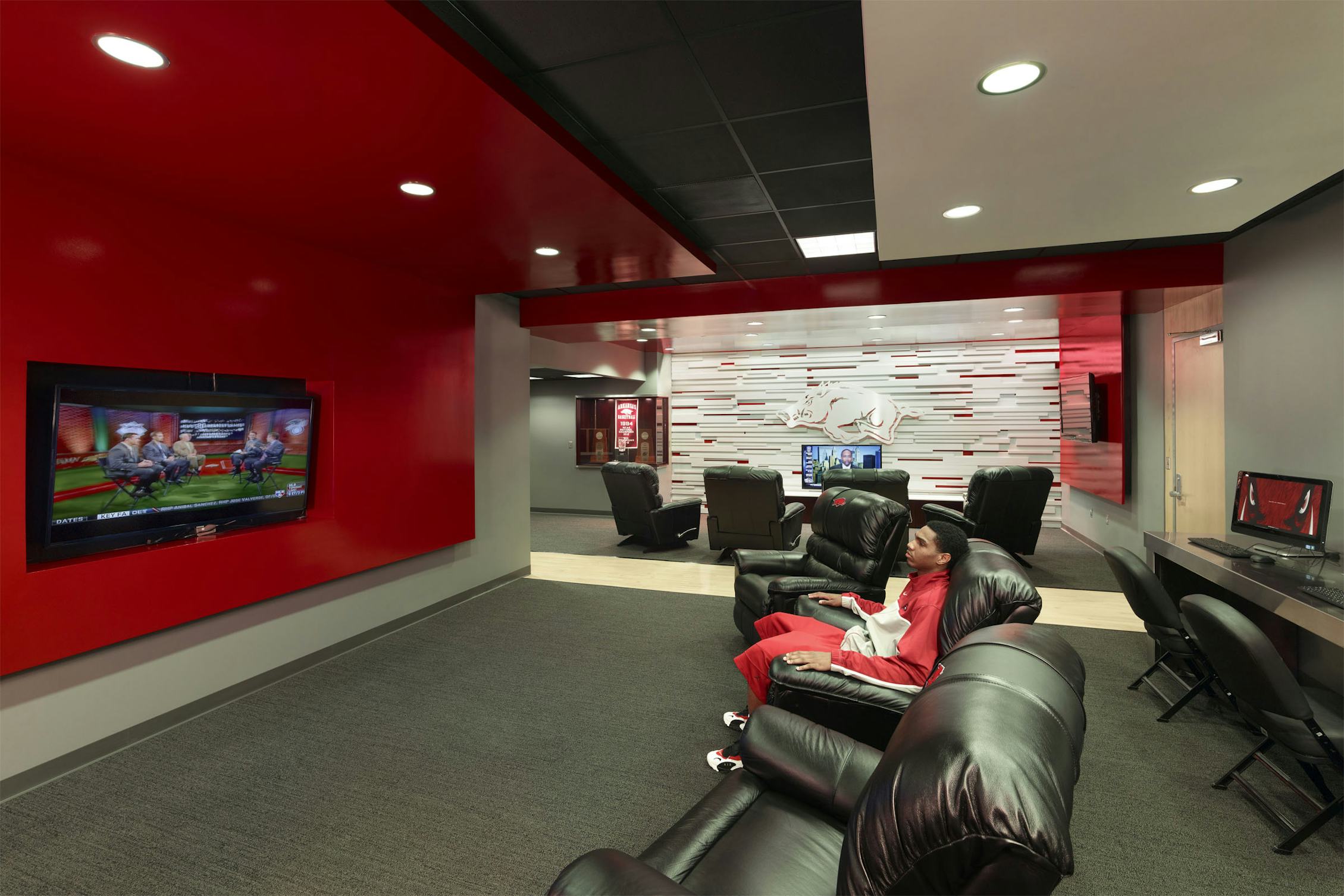 Razorback Basketball Locker Rooms — Modus Studio