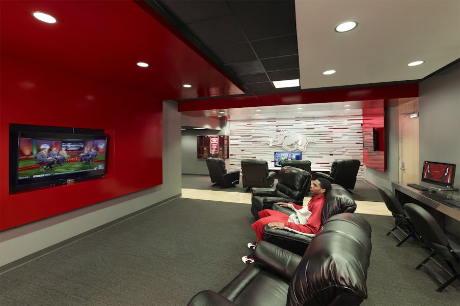 Razorback Basketball Locker Rooms — Modus Studio