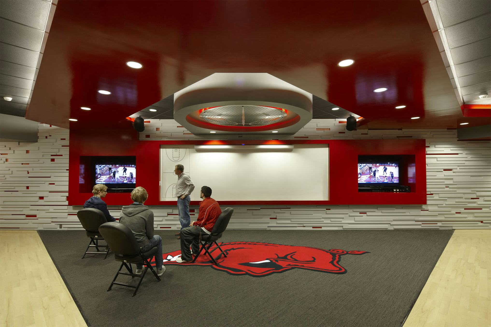 Razorback Basketball Locker Rooms — Modus Studio